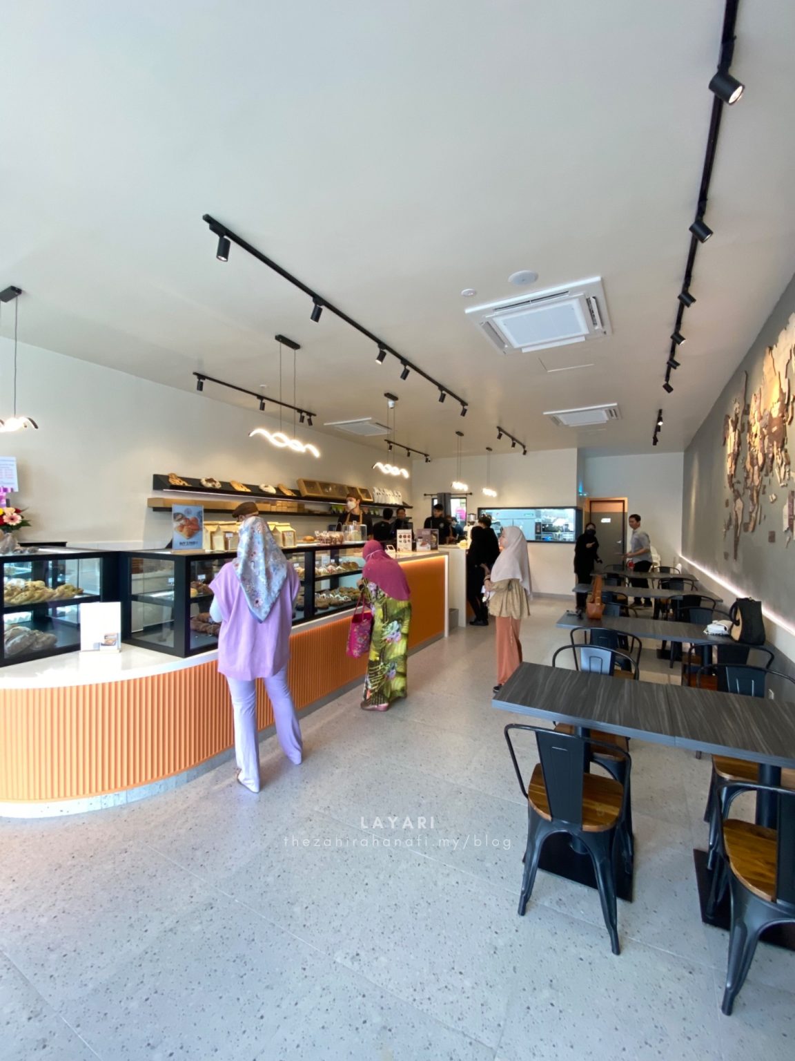 Aison Bakery & Coffee Setanding Kafe di Paris - Hera Goddess